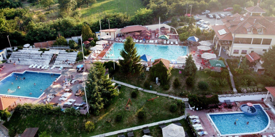 3 noćenja za dvoje + 4 bazena + flaša vina! | Popusti, kuponi i putovanja